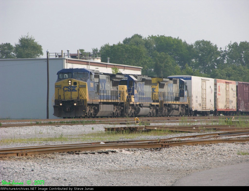 CSX 7696,8094,7519 Q526